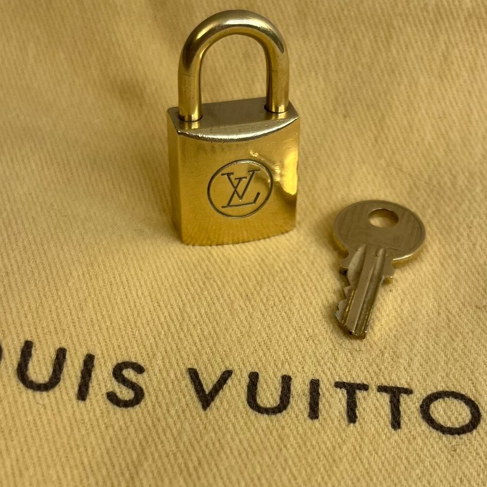 Louis Vuitton Lv 200 Series Lock & Key Set - Gem